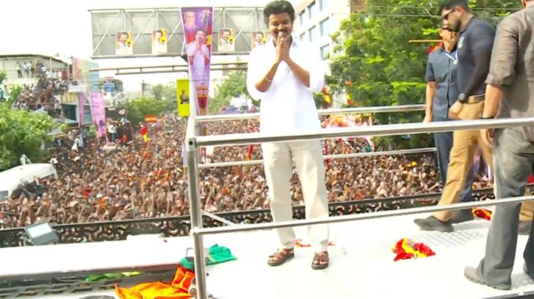 தவெக தலைவர் விஜய்யின் முதல் பிரச்சாரம்.. திருச்சியில் திரண்ட தொண்டர்கள் ...