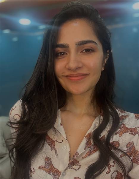 இணையத்தை கவர்ந்த ருக்மினி.. கேசுவல் லுக் புகைப்படத்திற்கு குவியும் லைக்ஸ்! | Actress Rukmini ...