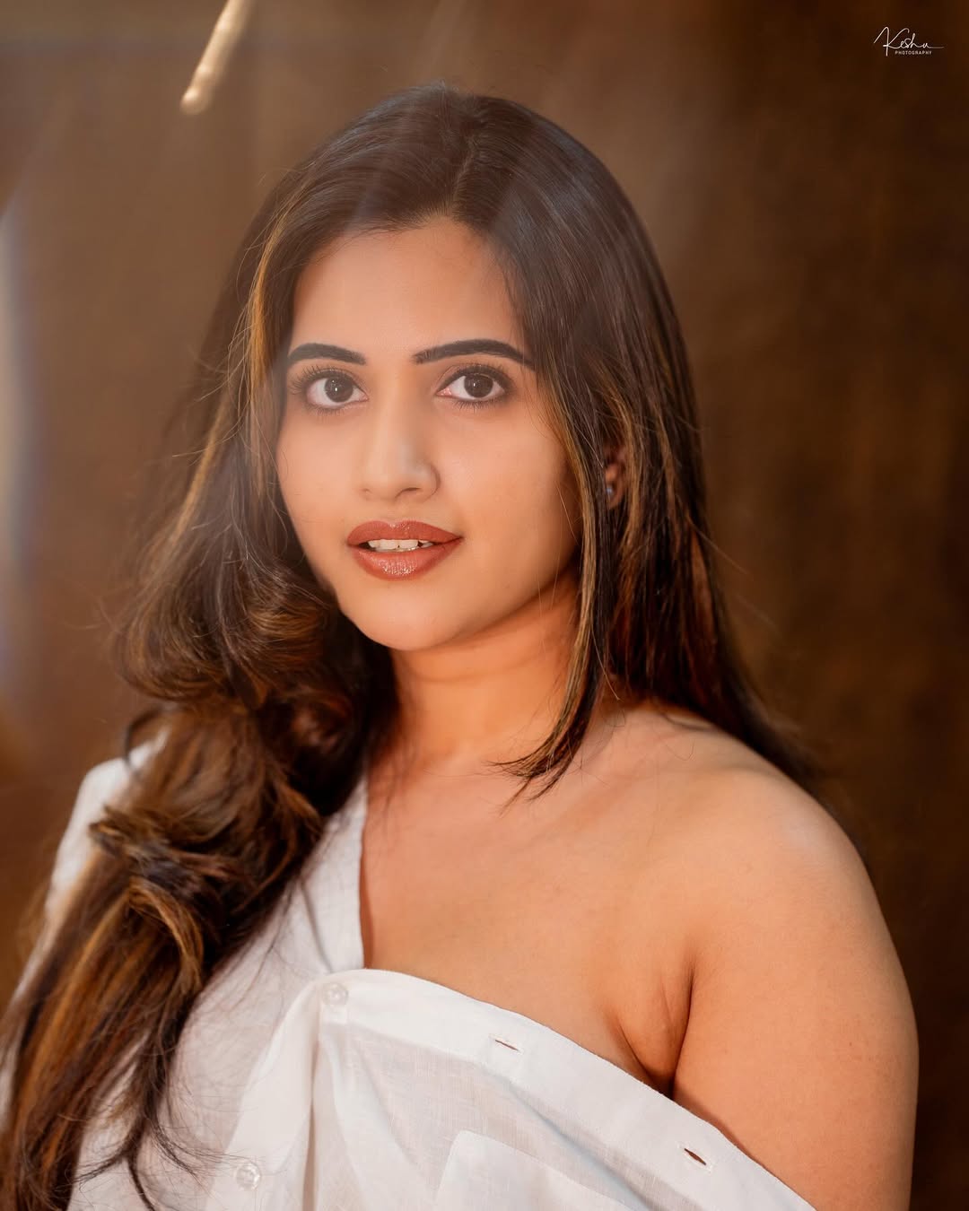 షర్ట్ బటన్ విప్పి మరీ ఆ పార్ట్ చూపిస్తూన్న తెలుగు స్టార్ యాంకర్ | Hot Cleavage Show Of Sravanthi ...