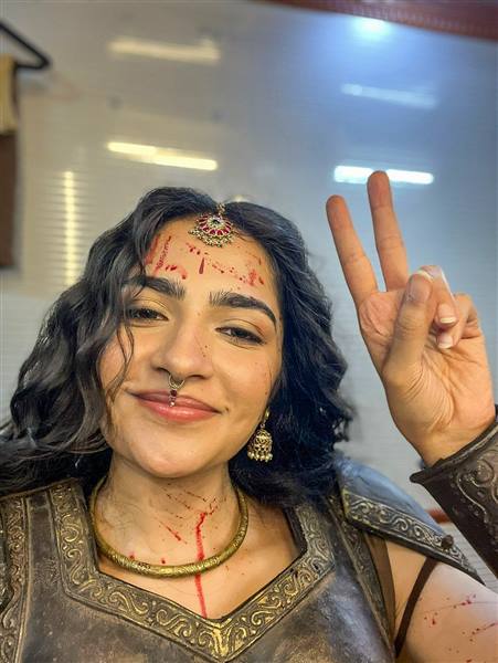 கனகவதியாக மாறிய ருக்மணி வசந்த்.. காந்தாரா ஷூட்டிங் ஸ்பாட் கிளிக்ஸ்! | Rukmini Vasanth Shares ...