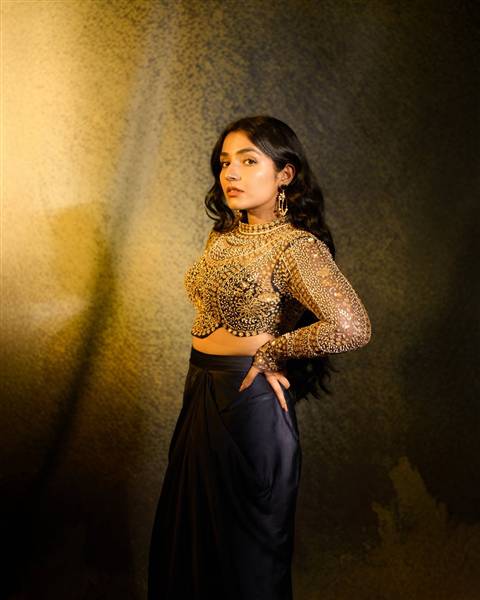 ஸ்டன்னிங் லுக்கில் இணையத்தை கலக்கும் ரஜீஷா.. லைக்குகளை குவிக்கும் ரசிகர்கள்! | Actress Rajisha ...