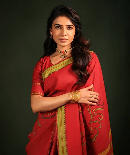 பக்கத்து வீட்டு பெண் போல சிம்பிள் லுக்கில் சமந்தா.. ஆனா புடவை விலை ...
