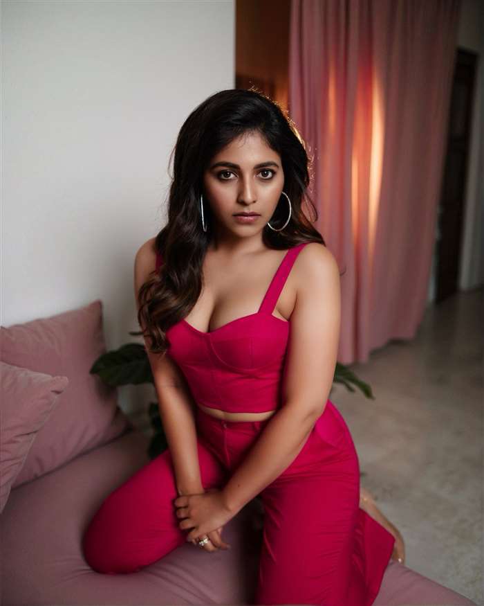 அஞ்சலிக்கு 40 வயசு ஆச்சா? கேக் வெட்டி பிறந்தநாள் கொண்டாடிய கிளிக்ஸ் ...