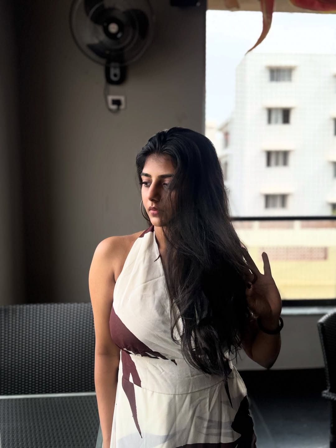 மாடர்ன் ரதியே.. கிளாமர் லுக்கில் கேப்ரியல்லா சார்ல்டன்.. வெளியான ...