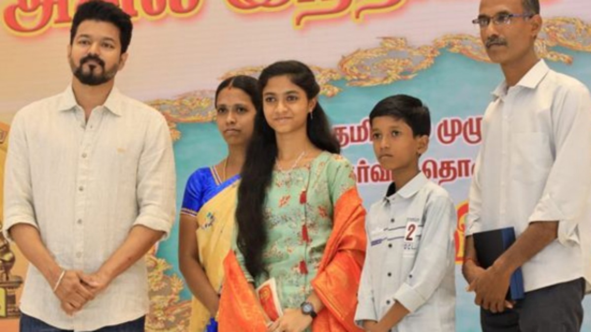 கட்சி தொடங்கி இரண்டே ஆண்டுகளில் CM.. மாற்று சக்தியாக உருவெடுத்த விஜய் ...