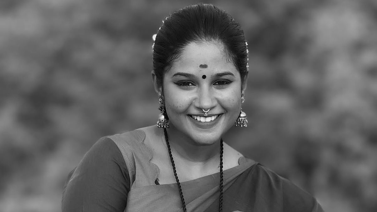 காட்டன் புடவையில் அசத்தும் அழகு.. நடிகை கேபியின் லேட்டஸ்ட் பிக்ஸ் ...