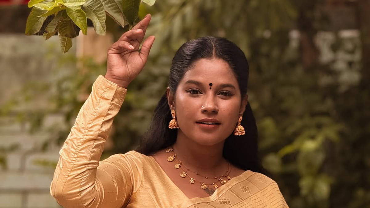 புடவையில் வசீகரிக்கும் அழகு.. நடிகை கேப்ரியல்லா செல்லஸின் லேட்டஸ்ட் ...