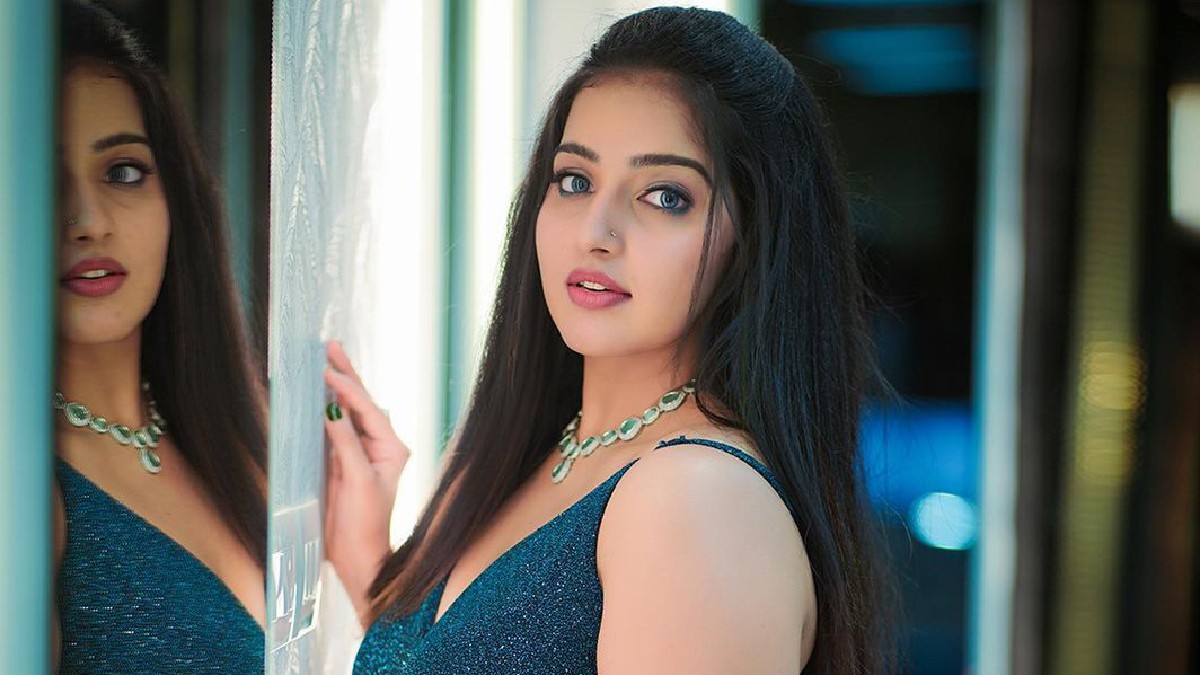 మాళవిక మీనన్ అందాల మెరుపులు.. వలపులతో ఊరించేస్తోందిగా! | Actress ...