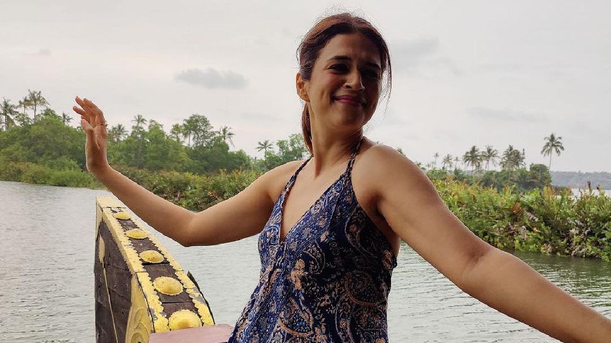 కవ్వింపులో కాక పుట్టిస్తున్న శ్రద్దా దాస్.. ముద్దుగుమ్మ అందాలకు చిత్తువ్వాల్సిందే.! | Actress ...