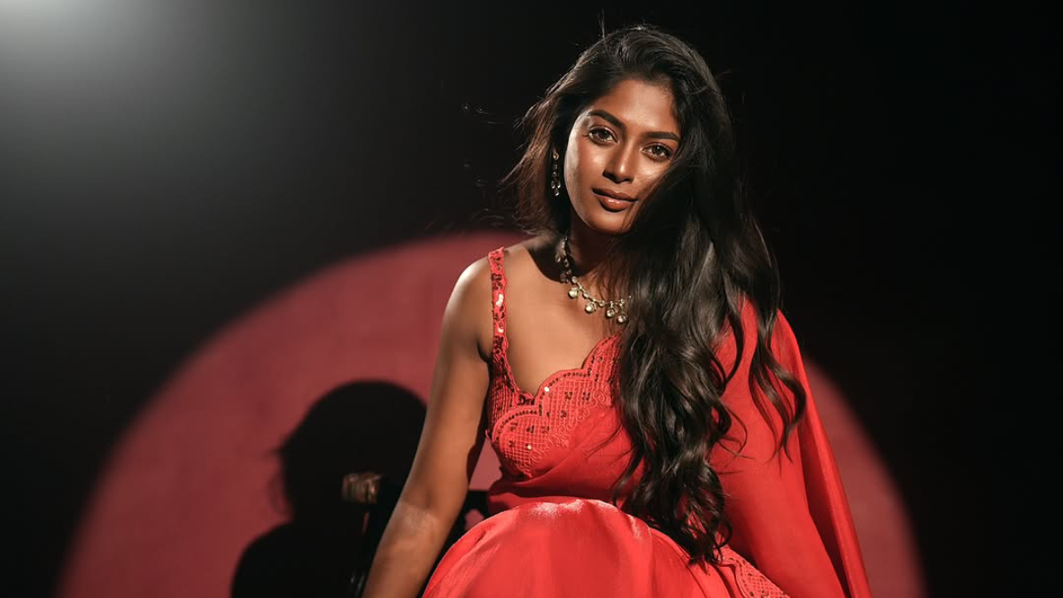 புடவையில் வசீகரிக்கும் அழகில்.. நடிகை வினுஷா தேவியின் லேட்டஸ்ட் பிக்ஸ் ...