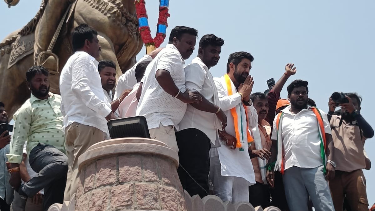 ಚಿಕ್ಕಬಳ್ಳಾಪುರ: ಕಾಂಗ್ರೆಸ್ ಅಭ್ಯರ್ಥಿ ರಕ್ಷಾ ರಾಮಯ್ಯ ನಾಮಪತ್ರ ಸಲ್ಲಿಕೆ ...