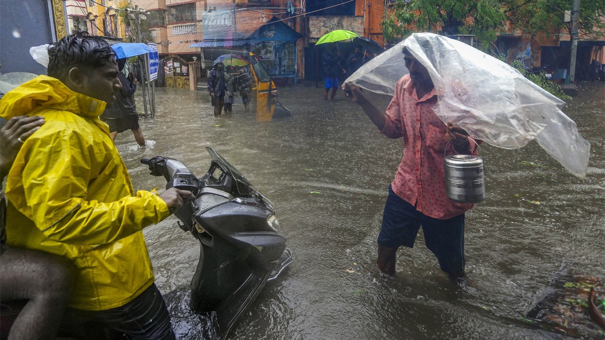 Cyclone Michaung: Waterlogged Roads During Heavy Rain In Chennai - Oneindia