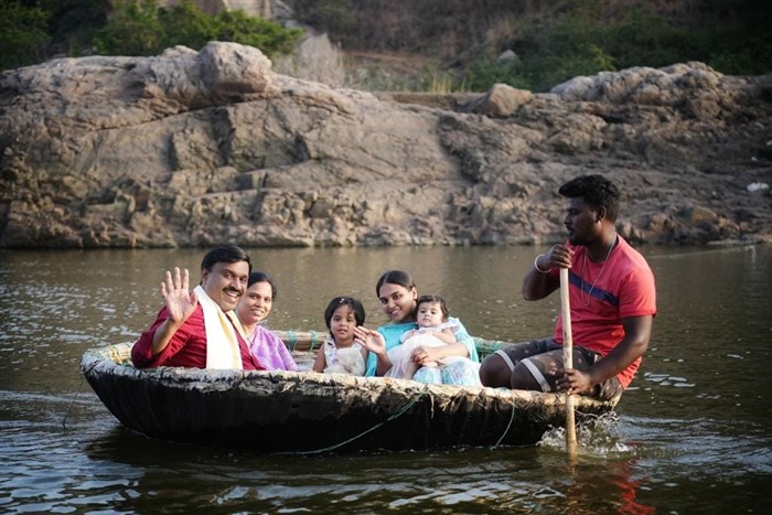 Gali Janardhan Reddy: ತುಂಗಭದ್ರ ನದಿ ದಡದಲ್ಲಿ ಗಾಲಿ ಜನಾರ್ದನ ರೆಡ್ಡಿ ಕುಟುಂಬ ...