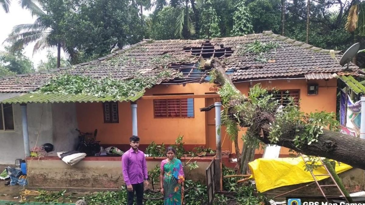 Photos: ಕುಂದಾಪುರದಲ್ಲಿ ಭಾರೀ ಗಾಳಿ ಮಳೆ: ಮರ ಬಿದ್ದು ಮನೆ ಸಂಪೂರ್ಣ ಹಾನಿ | Heavy ...