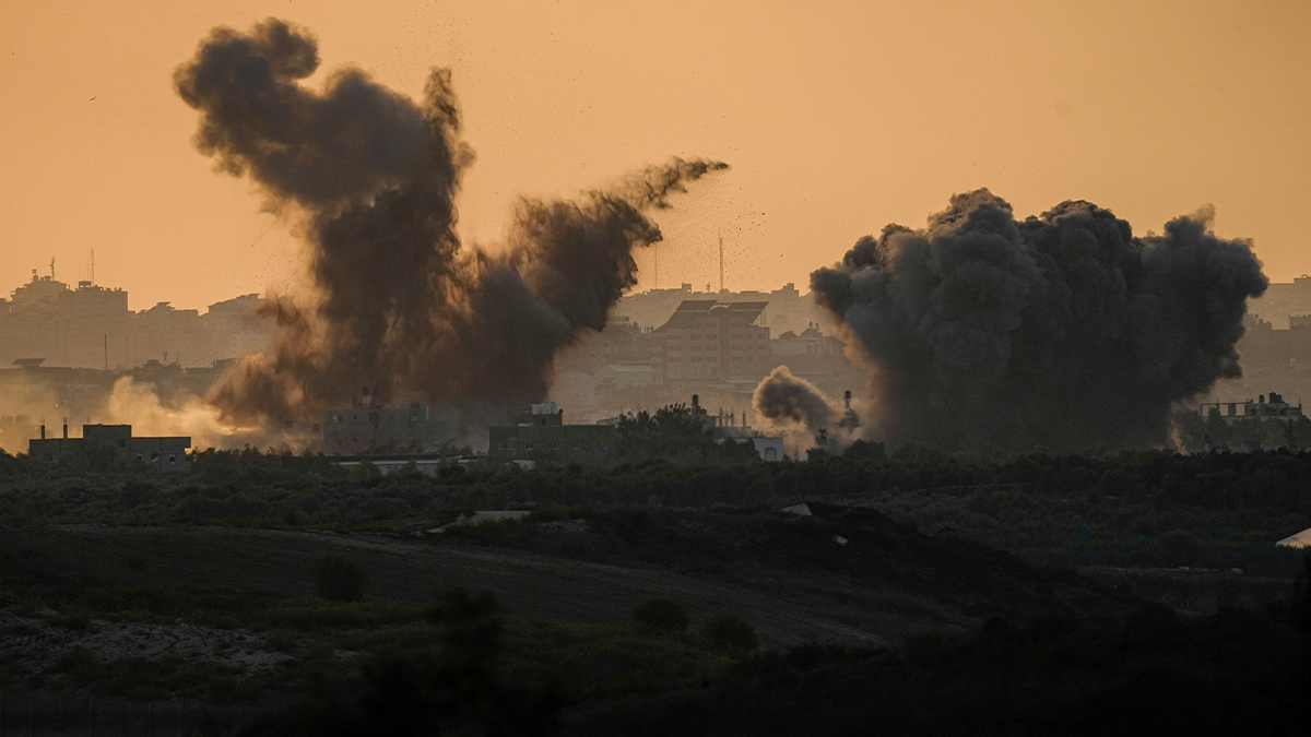 In Pics: Bombing Continues in Gaza Strip - Oneindia