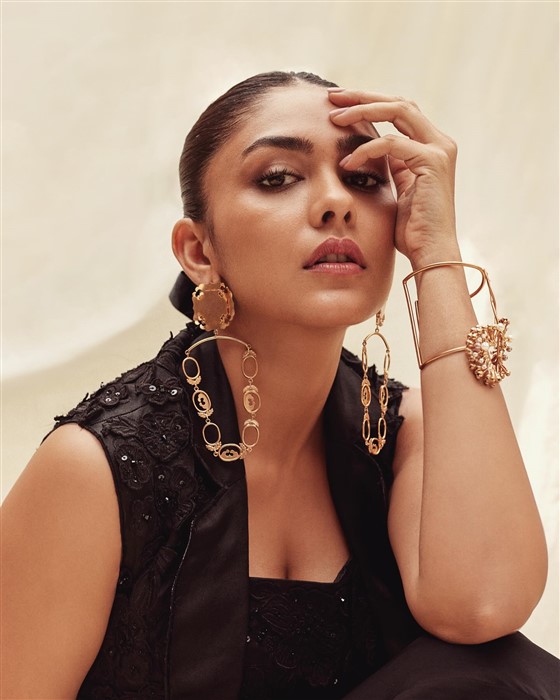 Mrunal Thakur Photos: ಕಪ್ಪು ಉಡುಗೆಯಲ್ಲಿ ಮಿಂಚಿದ ಮೃಣಾಲ್ ಠಾಕೂರ್ | Mrunal ...