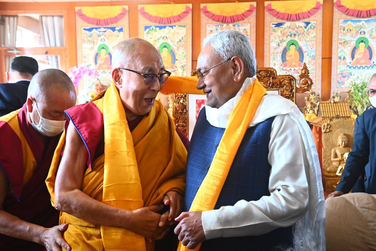 Photos: CM नीतीश कुमार ने की धर्मगुरु दलाई लामा से मुलाकात, देखिए ...