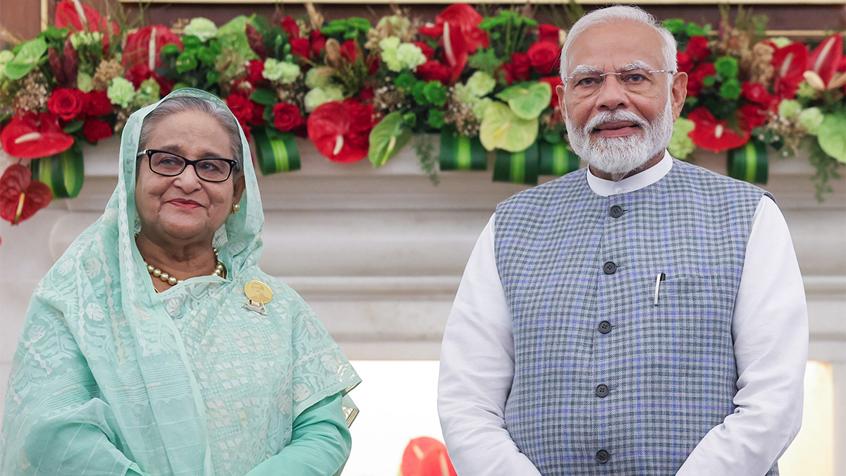 PM Modi Welcomes Bangladesh PM Sheikh Hasina | PM Modi Sheikh Hasina Photos | Bangladesh PM ...