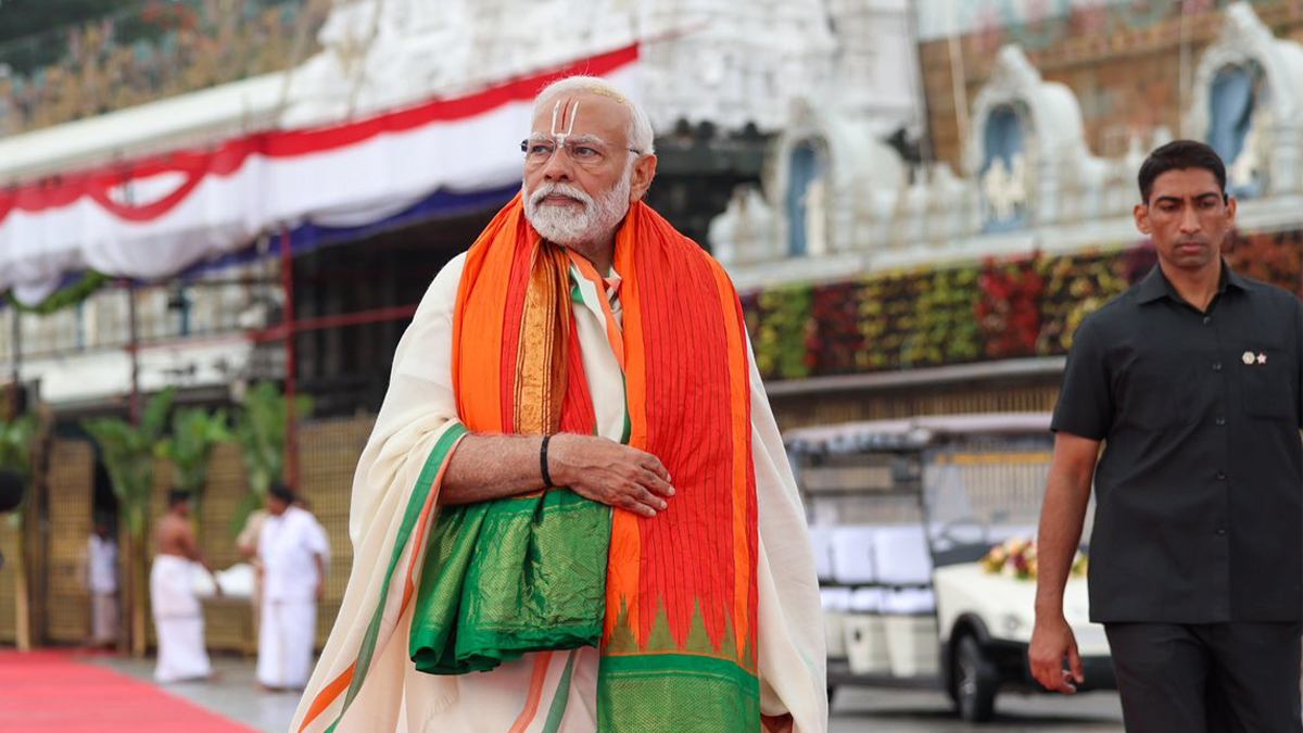 PM Narendra Modi Visit Sri Venkateswara Swamy Temple In Tirumala - Oneindia