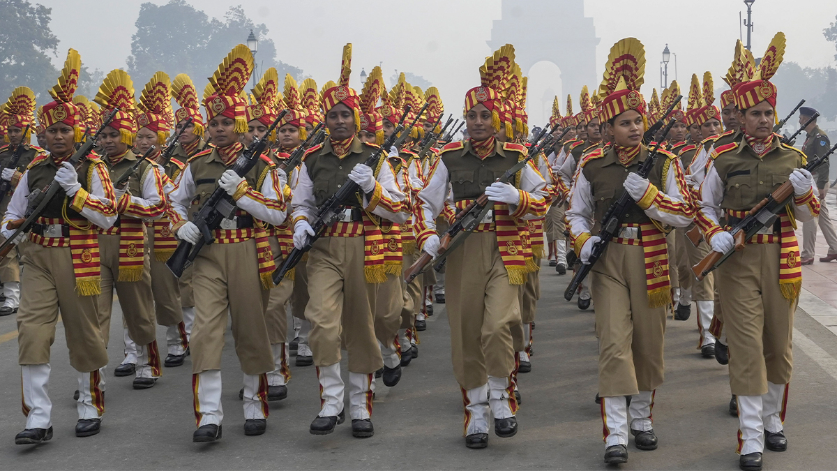 Republic Day 2024: SSB Women Rehearse Parade Amid Delhi Morning Fog ...