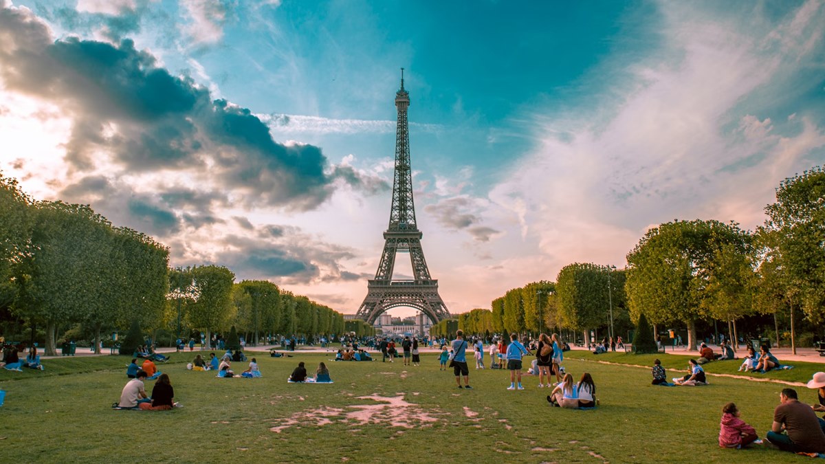 பாரிஸின் சின்னமான ஈபிள் கோபுரத்தை பற்றிய சில சுவாரஸ்யமான தகவல்கள் ...