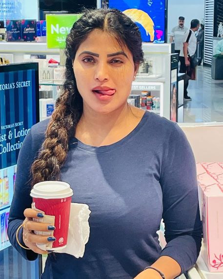 PHOTOS : யப்பா.. அப்படியொரு லுக்! பார்வையாலே ரசிகர்களை பந்தாடும் ஸ்ரீ ரபாகா.. வசீகரிக்கும் நச் ...