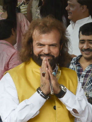 Hans Raj Hans: Age, Biography, Education, Wife, Caste, Net Worth & More ...