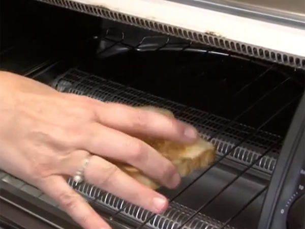 டோஸ்டருக்குள் 'அது' சிக்கி... தவித்துப் போன ஆண்... தீயணைப்புப் படை ...