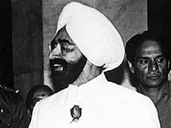 "1984ல் சீக்கியர் படுகொலையின் போது ஜனாதிபதி ஜெயில்சிங் உதவி கோரியதை ...