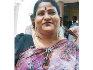 ஜெ. ஜாமீன் மனு தள்ளுபடி - கமிஷனர் அலுவலகம் முன்பு கவர்ச்சி நடிகை மாயா ...