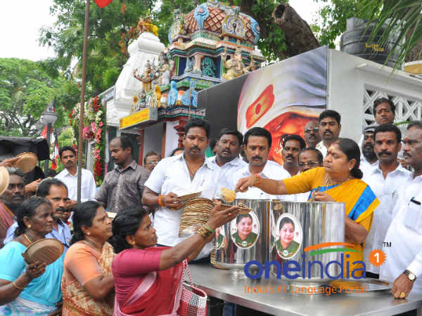 "அம்மா" விடுதலை... "டம்மு டம்மு"ன்னு தேங்காய் உடைத்த வளர்மதி ...