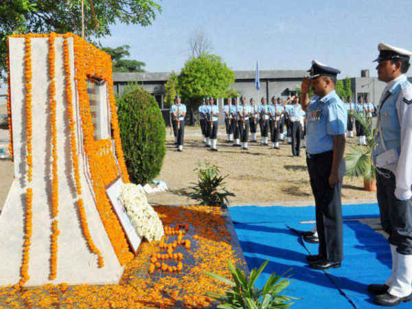 பாக். படையிடம் சிக்கி சித்ரவதை பட்டு வீரமரணம் அடைந்த ‘கார்கில் ...