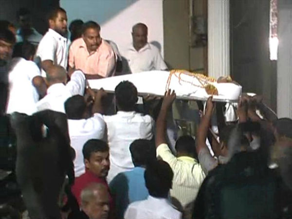 முன்னாள் அமைச்சர் செந்தூர் பாண்டியன் உடலுக்கு சரத்குமார், அமைச்சர்கள் ...