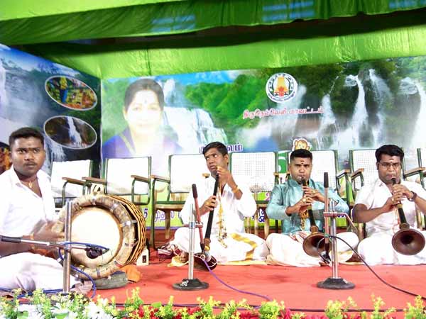 குற்றாலம் சாரல் திருவிழா... பார்வையாளர்களை கவர்ந்த காய்கறி, மலர் ...