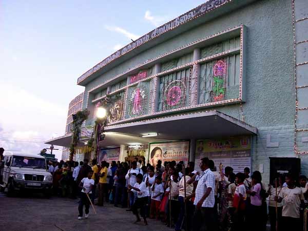 குற்றாலம் சாரல் திருவிழா... பார்வையாளர்களை கவர்ந்த காய்கறி, மலர் ...