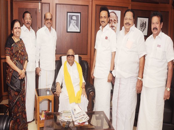 திரைப்படத் தயாரிப்பாளர் ஏ.எல்.அழகப்பன் கருணாநிதி முன்னிலையில் திமுகவில் ...