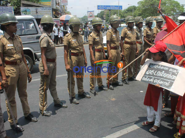மூடு, மூடு, டாஸ்மாக்கை மூடு: மக்கள் அதிகார அமைப்பினருடன் சேர்ந்து ...