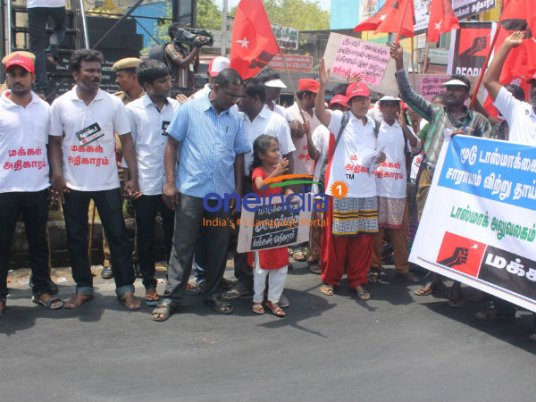 மூடு, மூடு, டாஸ்மாக்கை மூடு: மக்கள் அதிகார அமைப்பினருடன் சேர்ந்து ...