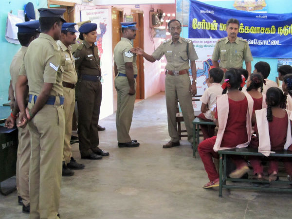 ஒரே துப்பாக்கியால் பல பேரை சுட முடியுமா...? - டிஎஸ்பியை கேள்வியால் ...