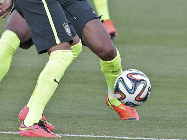 பலமுறை பந்தை உதைத்தும் ஒரு கோல் கூட போட முடியாத பாபா ராம்தேவ்! | Baba ...