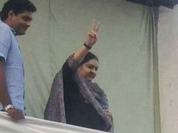 அரசியலுக்கு அழைக்கும் தொண்டர்களிடம் கருத்து கேட்கிறார் தீபா.. பக்காவாக ...