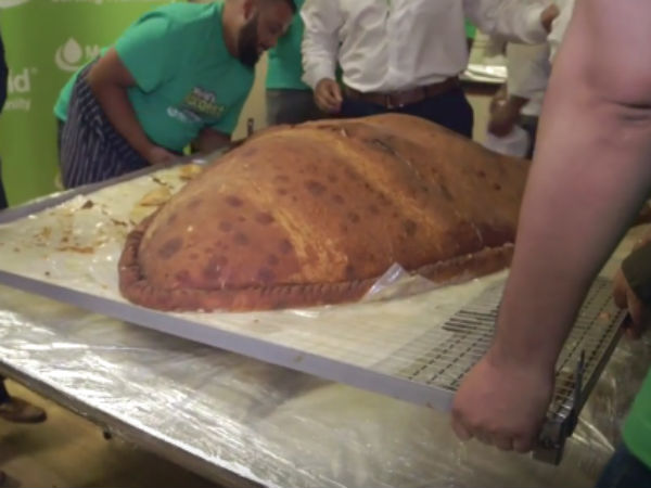 153 கிலோ கொண்ட மெகா சைஸ் சமோசா செய்து கின்னஸ் சாதனை | World's Largest ...