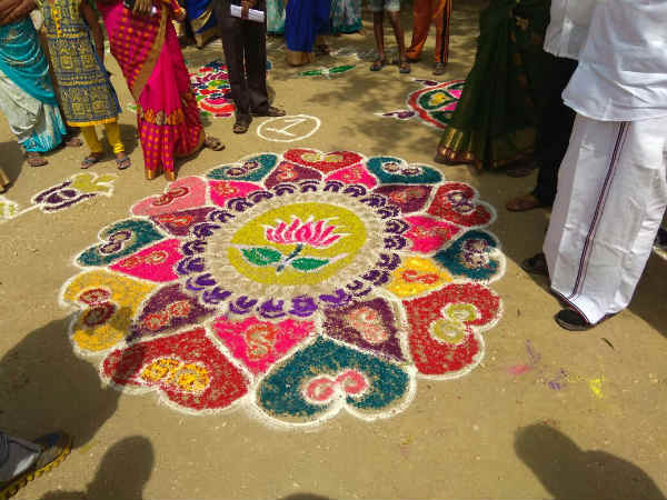 "இணைந்த" தாமரையும் இரட்டை இலையும்... இது புதுஸ்ஸா இருக்கே! | A rangoli ...