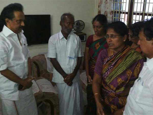 எம்ஜிஆர் நூற்றாண்டுவிழா அலங்கார வளைவால் உயிரிழந்த ரகுவின் குடும்பத்தை ...