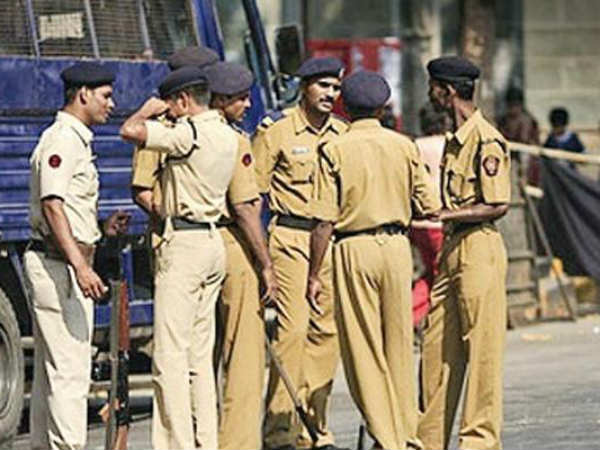 நீட்டாக ஷேவ் செய்து.. ஹேர்ஸ்டைலை மாற்றி மும்பையில் சுற்றிய தஷ்வந்த் ...