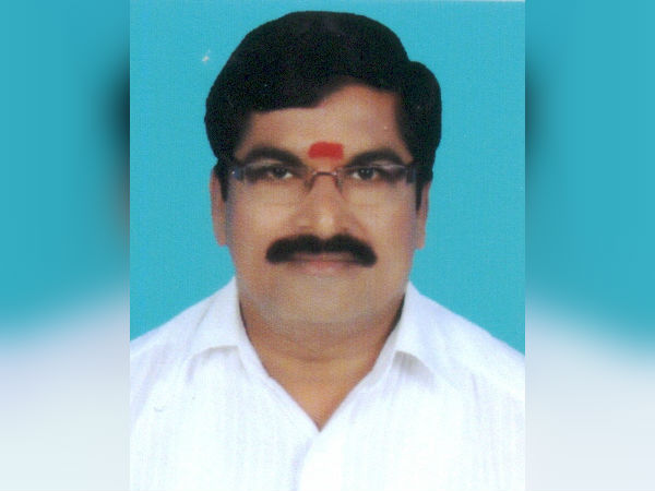 அசால்ட்டாக அந்தியூரில் பேருந்தை இயக்கிய அதிமுக எம்எல்ஏ ராஜாகிருஷ்ணன் ...