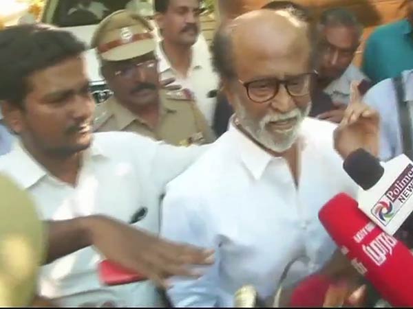 எம்ஜிஆருடன் நெருக்கம்.. கதை விடுகிறாரா ரஜினிகாந்த்? | Rajinikanth is ...