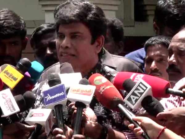 ரஜினி படத்திற்கு பரதேசி என்று பெயர் வைக்கவில்லையே ஏன்? பாரதிராஜாவுக்கு ...