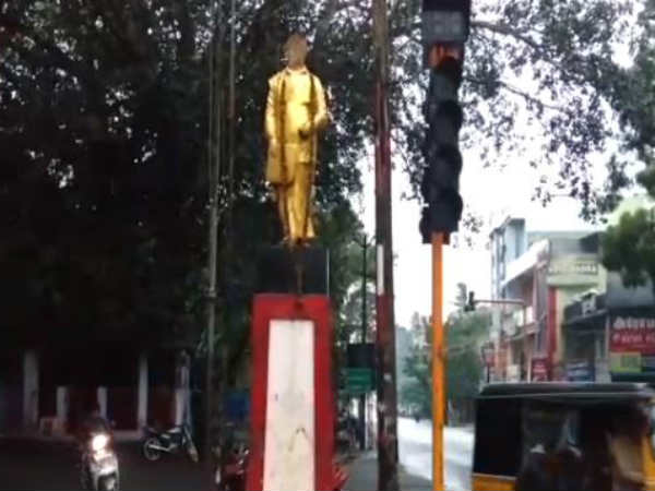 பெரு மழை.. சிலையின் தலையில் விழுந்த இடி.. சோகத்தில் திமுக தொண்டர்கள் ...