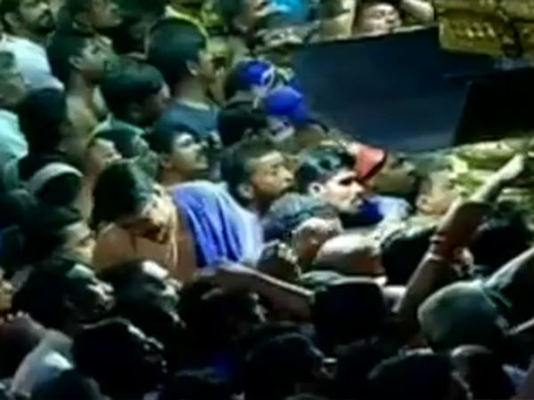 பெருமழை வெள்ளத்திற்கு இடையே கேரளா கோவில்களில் நிறை புத்தரிசி பூஜை ...